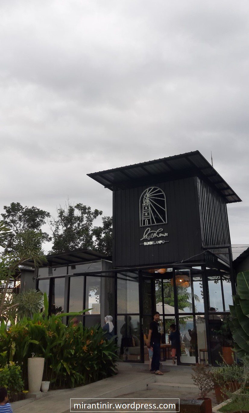 The Journey : Menikmati Senja di Bukik Lampu Lighthouse Padang ...