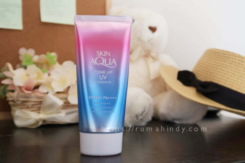 Review Skin Aqua Tone Up UV Essence: Sunscreen yang bikin wajahmu ...